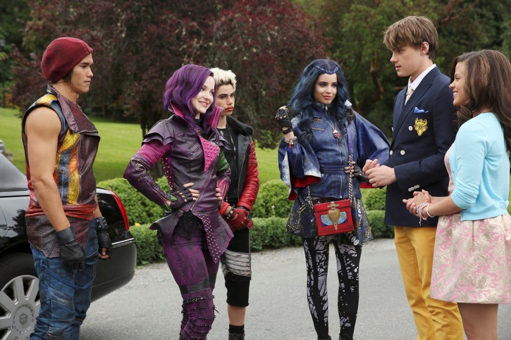 Disney's Premieres Disney's Descendants! - Let's Roll With Carol